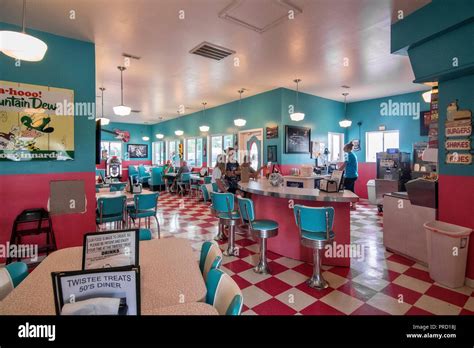 Twistee Treat Diner And Pink Elephant Antique Mall On Route 66