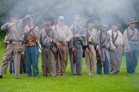 Confederate 병마용 화재 A Musket Volley American Civil War에 대한 스톡 사진 및 기타