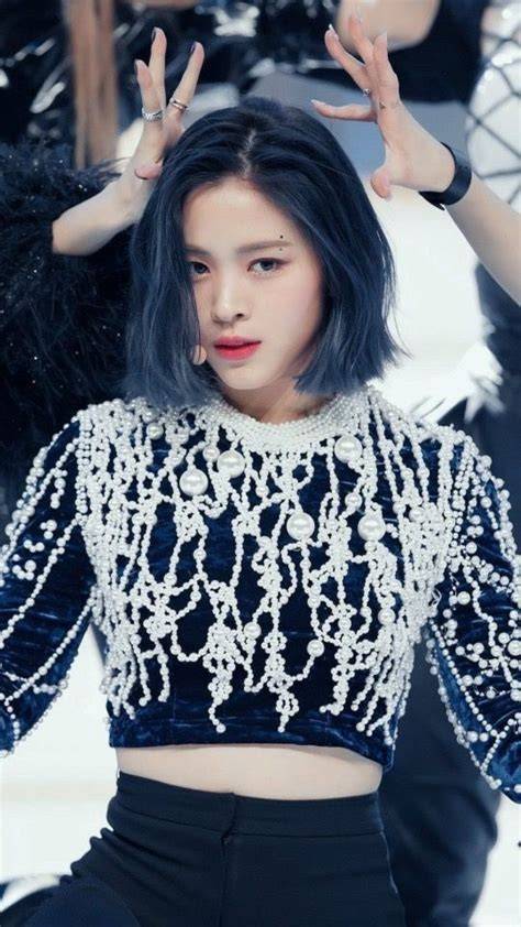 Pin By Joanne♡ On ♡ryujin♡ Short Hair Styles Dark Blue Hair Hair