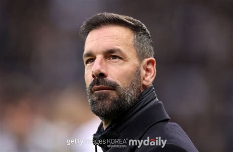 Here We Go 레스터 시티 겨울에 수비 보강 예정반니스텔루이 전 소속팀 백업 Cb 높이 평가