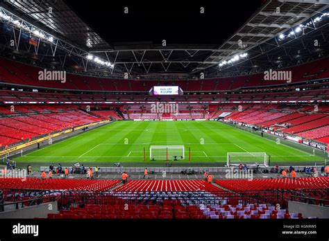 Wembley Stadion London England Stockfotos Und Bilder Kaufen Alamy