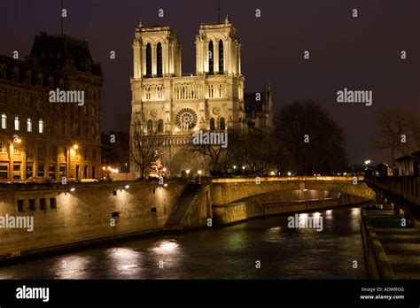 Cathedral Notre Dame de Paris on ële de la Cit by the river Seine Paris
