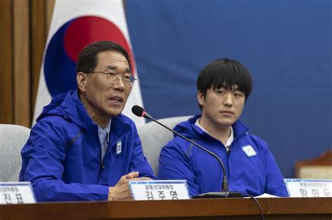 발언하는 김주영 공동선대위원장