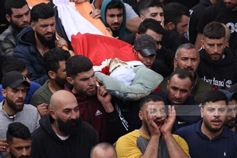 تشييع جثمان الشهيد جهاد أبو عليا في قرية المغيّر