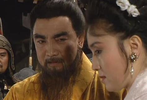 当年《三国演义》曹操一角定的是大明星李某，他耍大牌，临时辞演 知乎