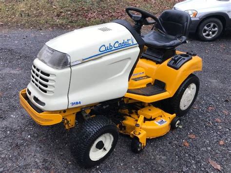 2001 Cub Cadet 3184 Series 3000 Garden Tractor 1 000 Garden Items