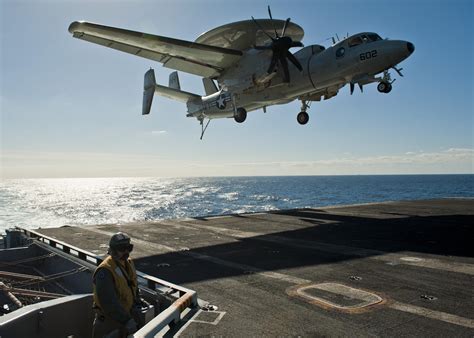 E 2d Hawkeye Landing On Uss Nimitz Cvn 68 2200 X 1571 Rwarplaneporn