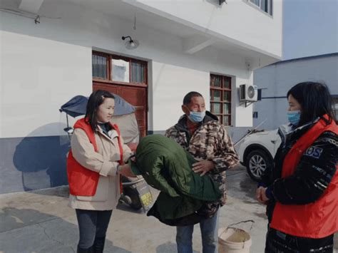 【巾帼关爱】百里镇叶榜村：妇联送温暖 慰问显真情太湖县老人党章