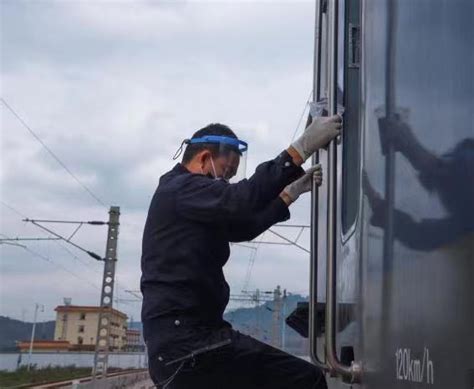 ປະລິມານການຂົນສົ່ງສິນຄ້າໃນສາກົນຂອງທາງລົດໄຟຈີນ ລາວບັນລຸຫຼາຍກວ່າ 3 ລ້ານໂຕນ