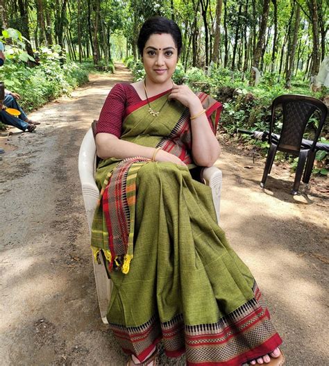 210 Meena Photos Find Latest Hd Images Pictures Stills And Pics
