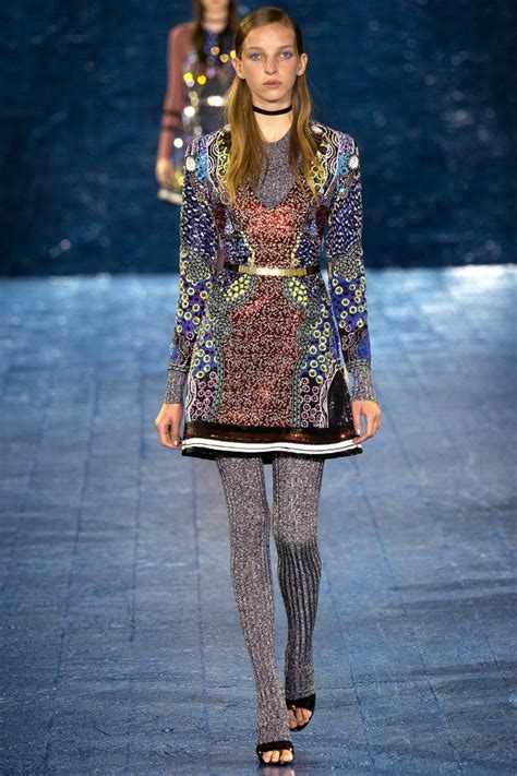 玛丽·卡特兰佐 Mary Katrantzou 2016春夏系列时装发布秀 London Spring 2016 天天时装 口袋里的时尚指南