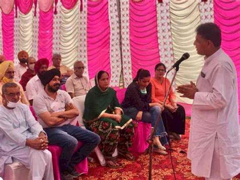 सांसद तिवारी ने एयरो सिटी जी ब्लॉक में निशुल्क सेहत जांच कैम्प का