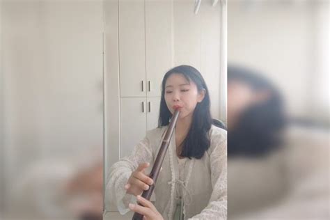 不愿染是与非心中的花枯萎这首不染也蛮经典的 经典
