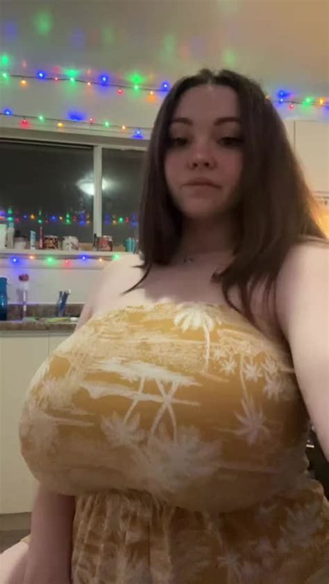 Filling Out That Dress Scrolller