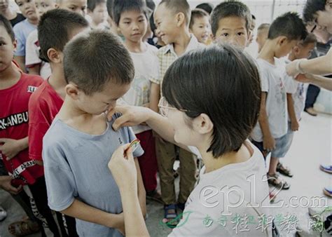 绿水青山微风徐徐 送教下乡党员先行——南宁市卫校与杨树小学开展2019年“扶贫先扶智，共渡快乐暑假”夏令营开营仪式动态广西八桂职教网 有
