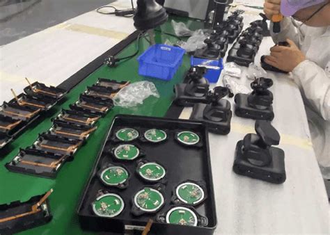 跟踪looi桌面机器人的募资、生产和交付进度 酷玛play