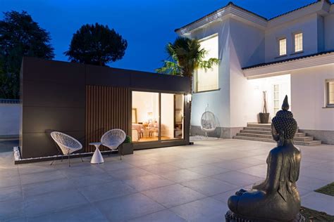 Casa De Invitados Prefabricada Como Habitación Extra En El Jardín