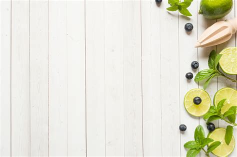 신선한 감귤 류 열매 라임 민트 빛 바탕에 블루베리 텍스트를 위한 공간 복사 감귤류 과일에 대한 스톡 사진 및 기타 이미지 감귤류 과일 건강한 생활방식 건강한 식생활