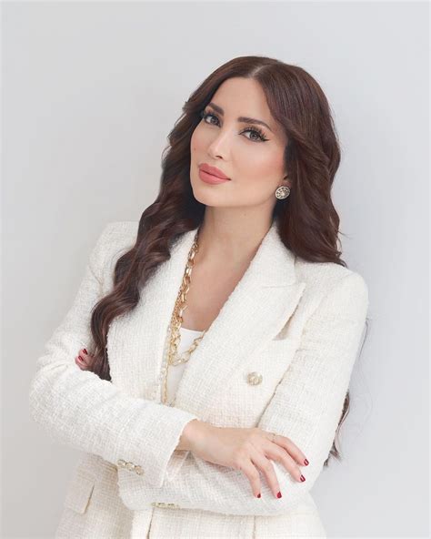 نسرين طافش تأخذنا في رحلة ساحرة بإطلالاتها في عيد ميلادها مجلة هي