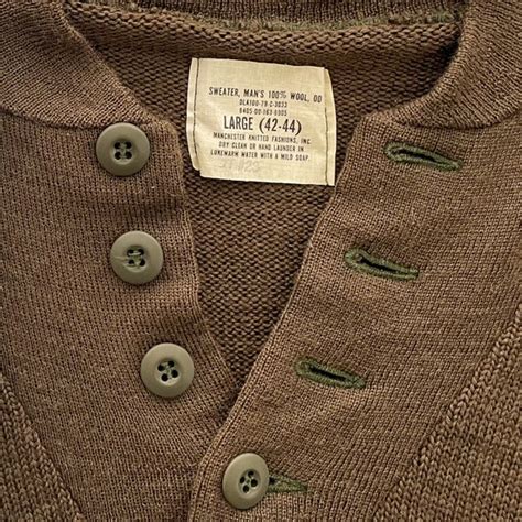 Vintage 1970s Wool Army Henley Pullover Sweater 197 Gem