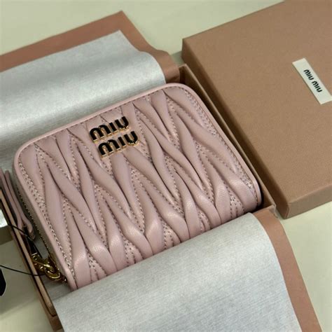 20대 여자 명품 지갑 미우미우 마테라쎄 핑크 지갑 언박싱 후기 네이버 블로그