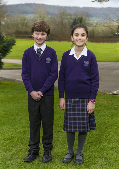 Pin Oleh John Di School Uniform Ideas