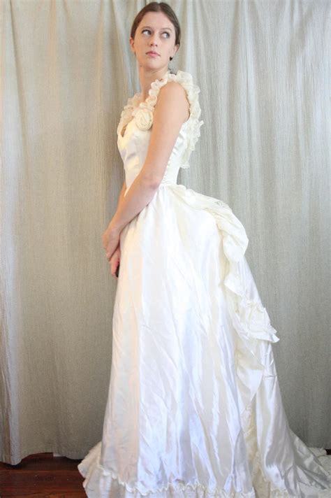 Bustle Styles For Wedding Dresses Top 10 Find The Perfect Venue For