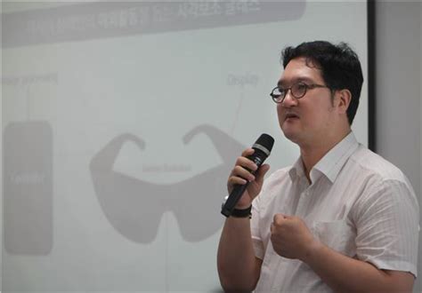 뿌옇던 세상이 환해져삼성전자 시각장애인용 릴루미노 앱 공개 아시아경제