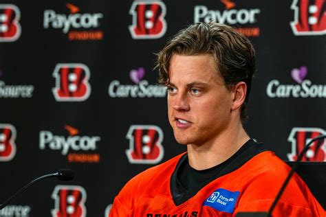 Joe Burrow Flips Off Camera In Photo With Chiefs Fan West Wilson
