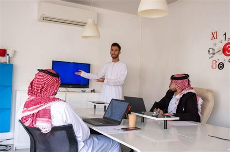 Premium Photo Conduct Meeting Regularly To Check Work Progress And