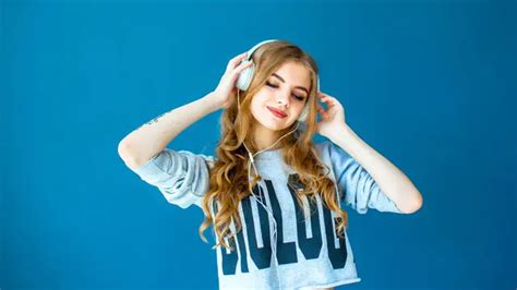 Lirik Lagu Serba Salah X Kasih Slow New Gvme Feat Putry Pasanea