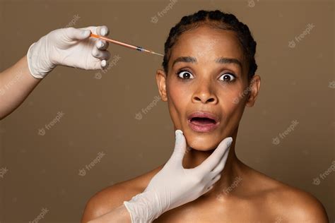 Premium Photo Shocked Black Middle Aged Woman Receiving Beauty Shots