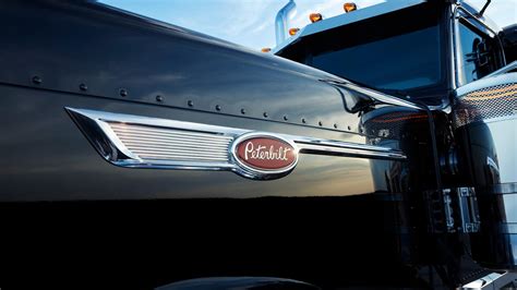 Classic Special Limited Edition Peterbilt 389X Hunter Truck