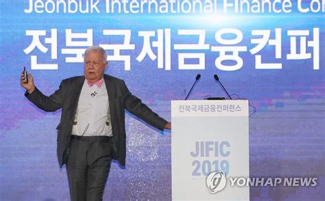 연설하는 짐 로저스 회장 연합뉴스