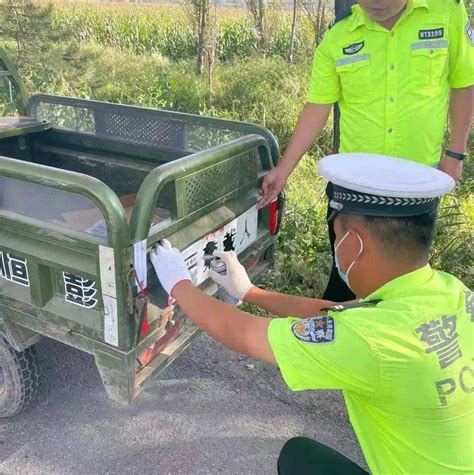 五台县公安局交警大队严厉查处三轮车违法载人交通违法行为左某某