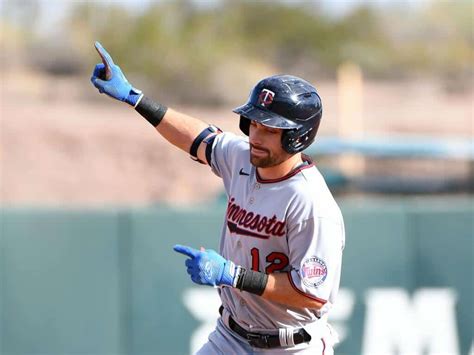 Édouard Julien Fera Ses Débuts Dans La Mlb Cet Après Midi Passion Mlb