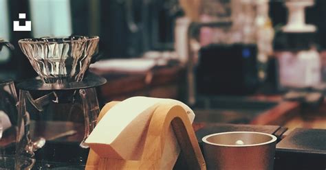 Tasse En Céramique Blanche Sur Soucoupe En Céramique Blanche Photo