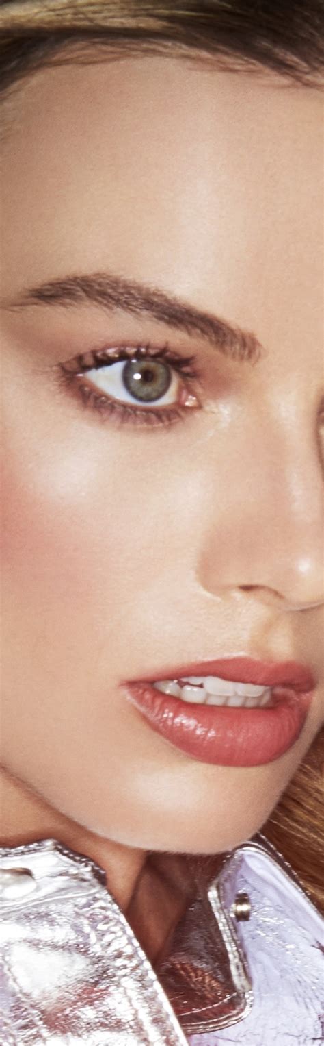 900x2900 Resolution Margot Robbie Face 2020 900x2900 Resolution