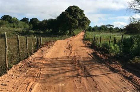Prefeitura Coloca Tubos Em Estrada Vicinal Prefeitura De Estrela De