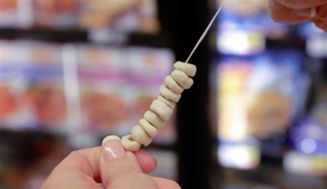 The Reason Why She Is Stringing Cheerios Onto Dental Floss Is Brilliant Wise Diy Wise Diy