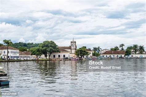 18세기 브라질 코스타 베르데의 파라티에 있는 산타 리타 교회의 예수회 바로크로코코 양식 0명에 대한 스톡 사진 및 기타 이미지 0명 거리 건물 외관 Istock