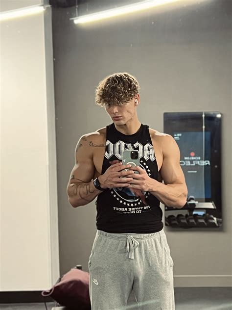 Tw Pornstars Melvin Moore Twitter Searching For A Workout Buddy Am Dec