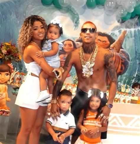 Esbarrão mensagens e mentira sobre idade como Vivi Noronha e Poze do