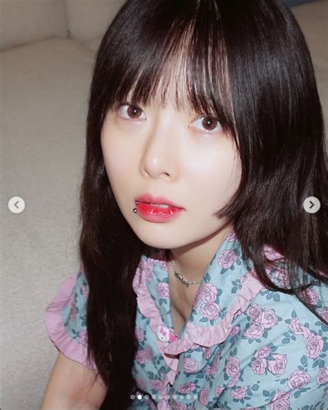 현아 러블리룩에 피어싱 한 방결혼 후 확 달라진 분위기