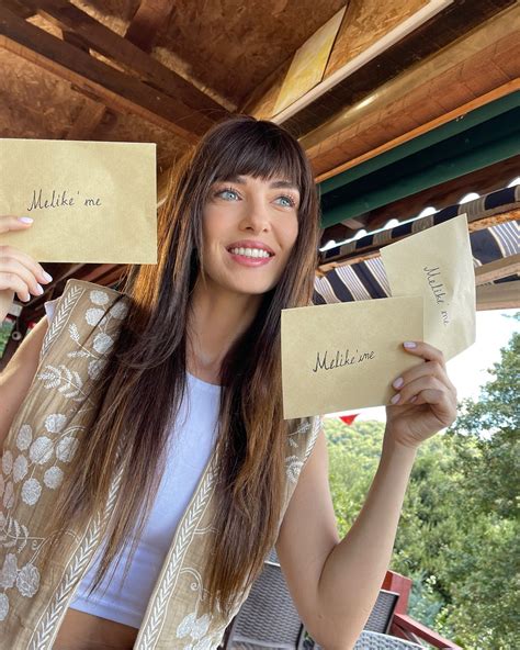 Aslıhan Güner Kılıç 🚐💛🦋🤍🌸🎬☀️🐴🍀 Şöyle Bir Ortaya Karışık Aslıhan Melike Arası Yine Akşam Saat