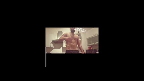 Работа в процессе сгибание верхней части тела 💪
