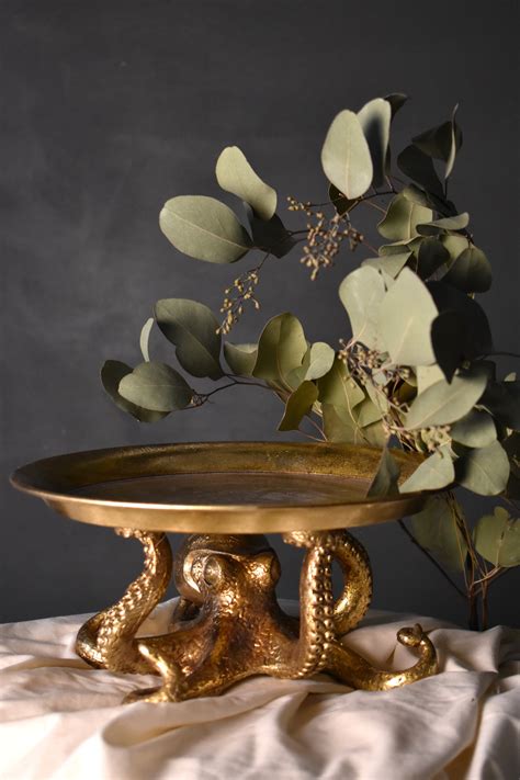 Gold Octopus Stand Tillius