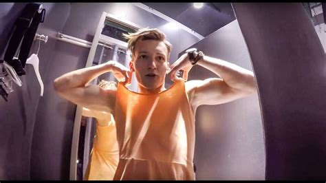 Я надел платье Как чувствовать себя богиней Парень в платье Youtube