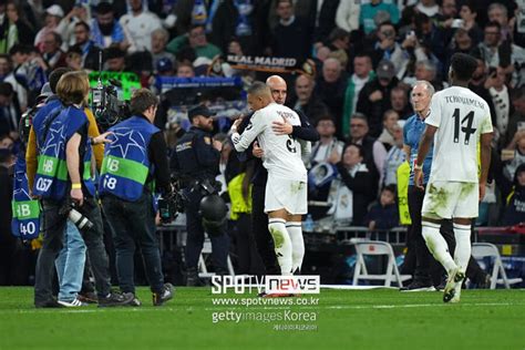 최악의 시즌 고개 숙인 과르디올라ucl 16강도 못 간 사상 초유의 굴욕 영원한 건 없다