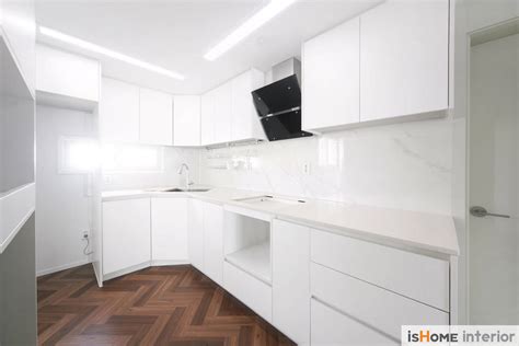 화이트 우드 인테리어의 새로운 시선 32평 부천아파트 이즈홈 호미파이 And Homify